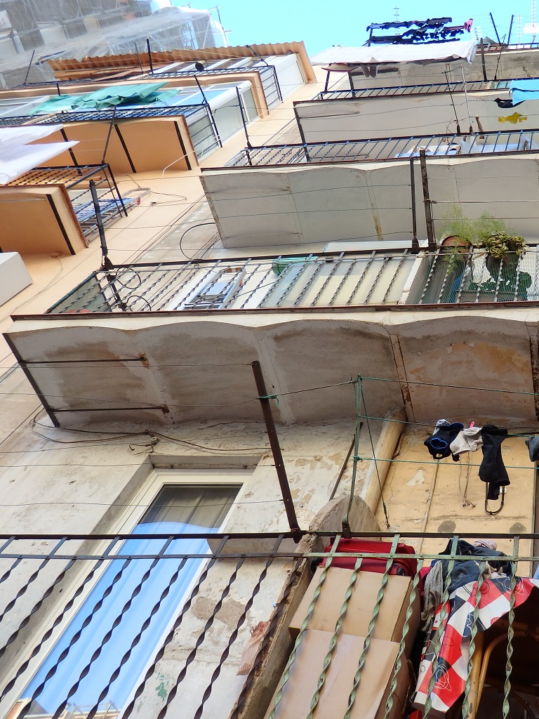 Refuerzo de balcons y restauración de fachada posterior ...